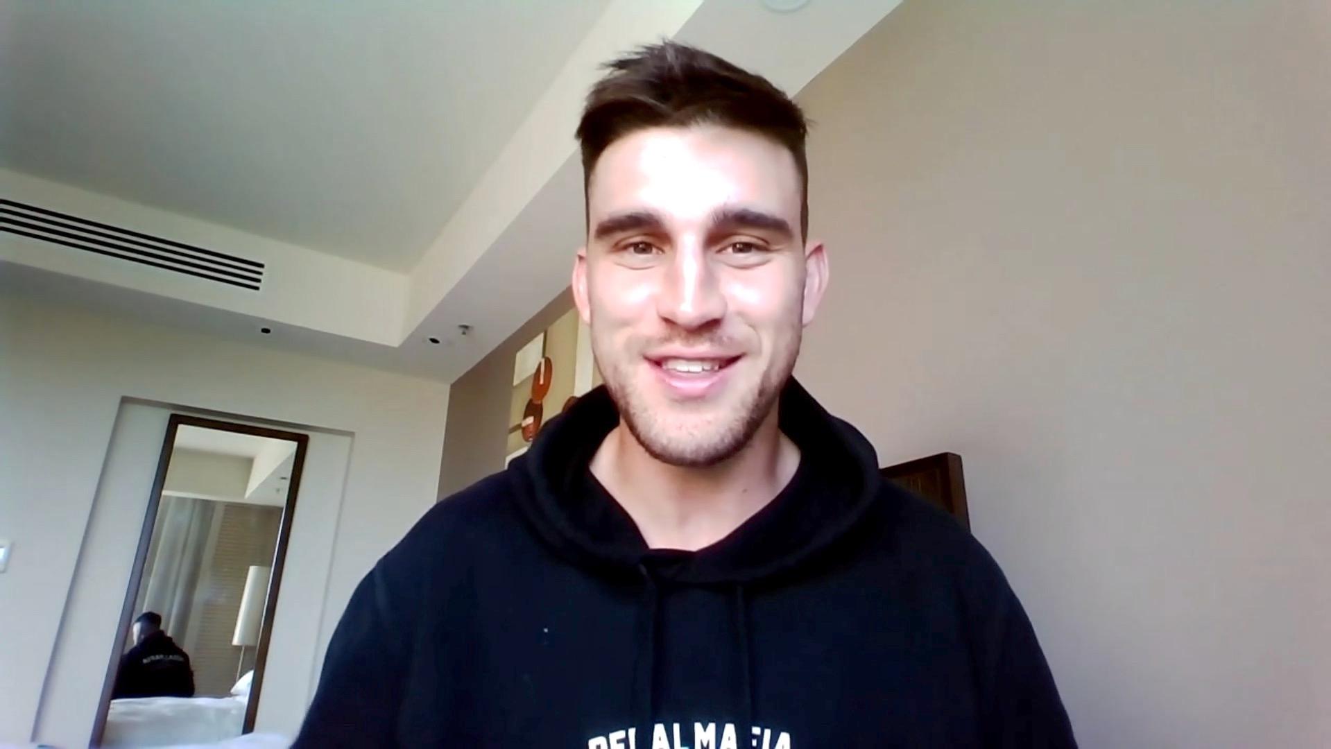 What does Elliot Yeo get up to on his days off?