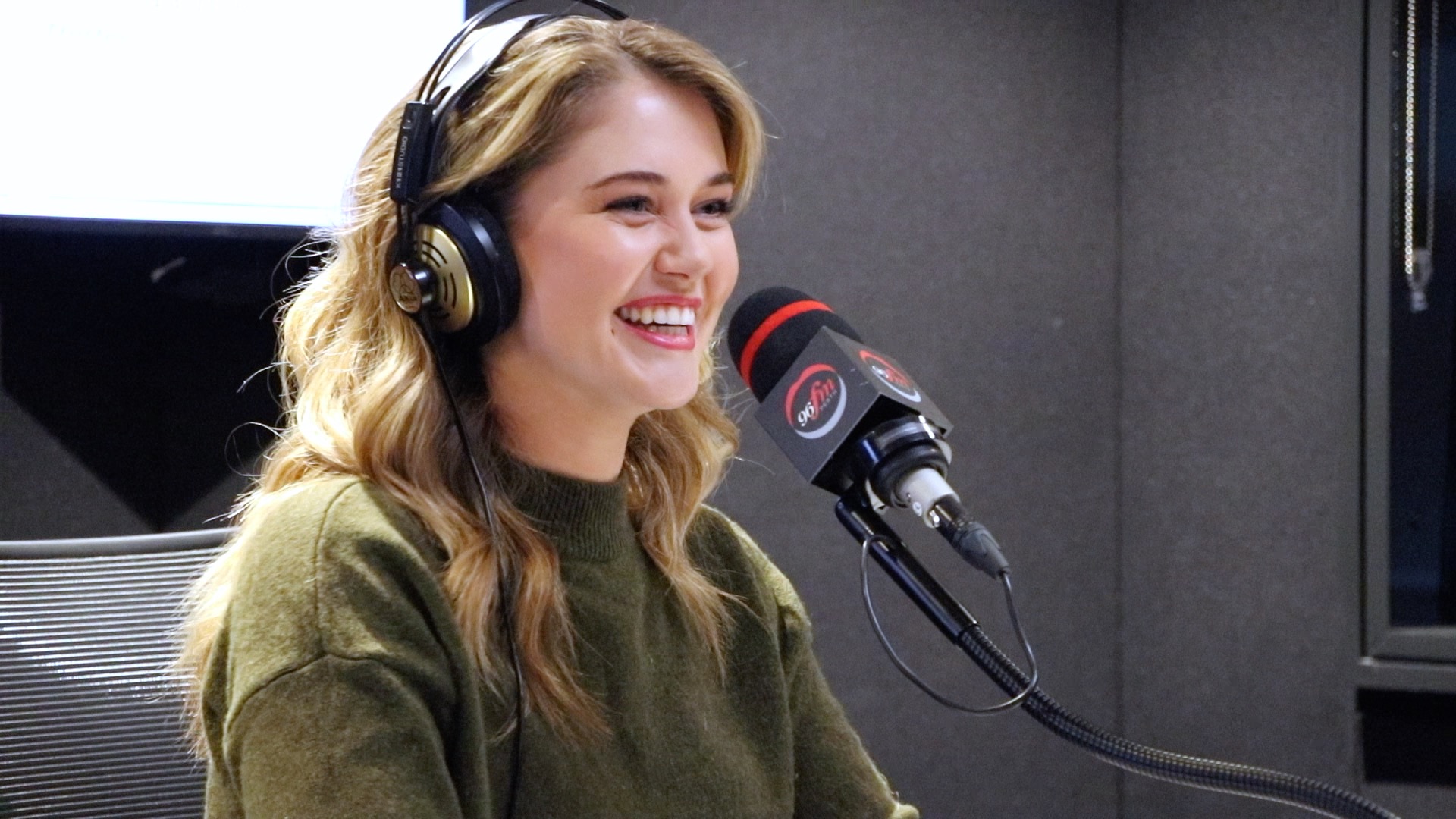 Clairsy & Lisa think Scherri-Lee needs her own theme music...