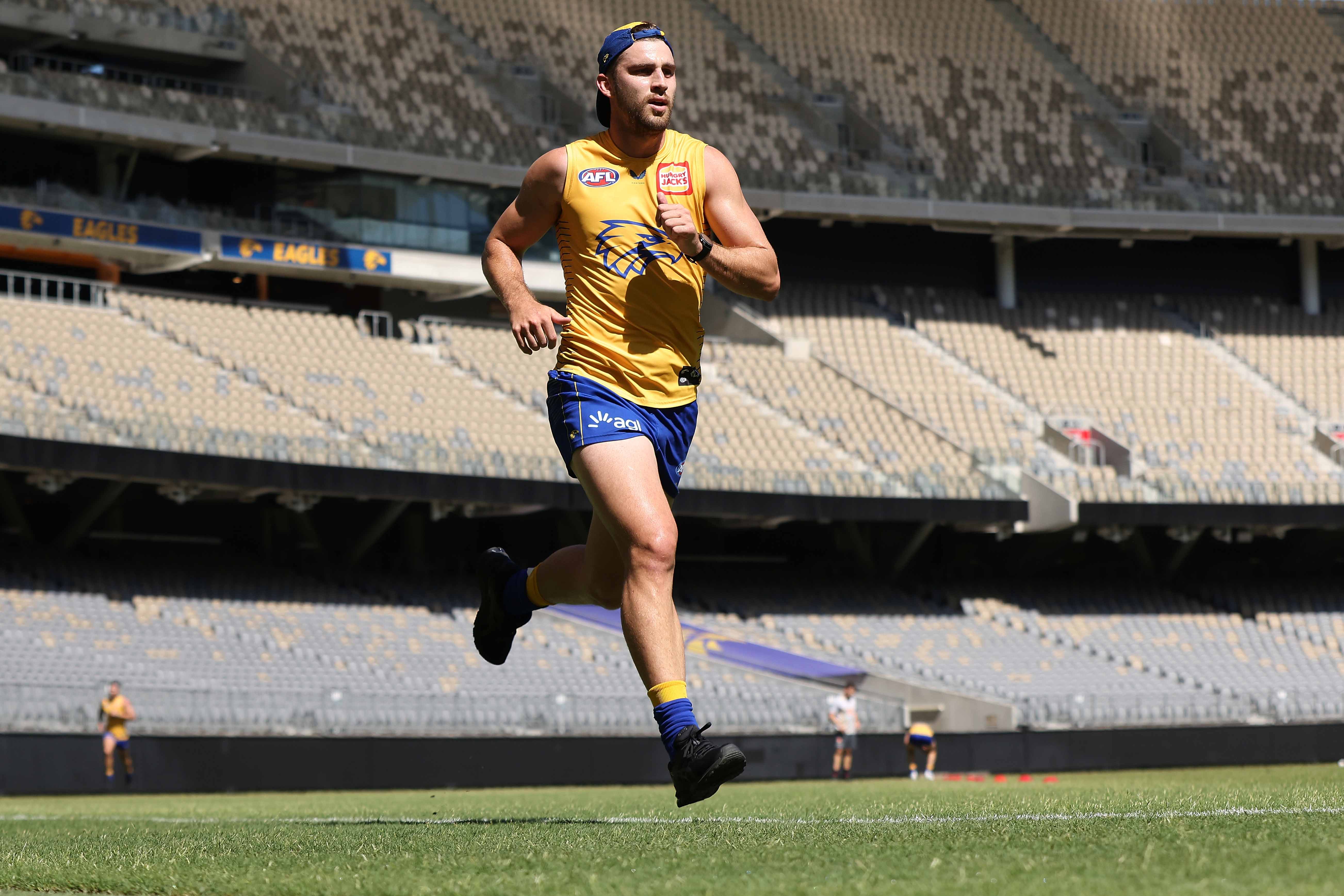We Straight-Up Asked Elliot Yeo If He'd Be Keen On The West Coast ...