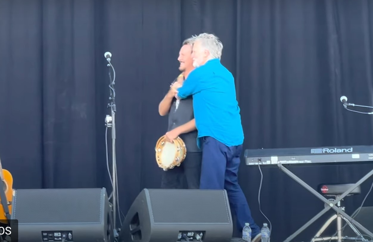 Watch Eddie Vedder Join Neil & Liam Finn Onstage For A Couple Of Covers