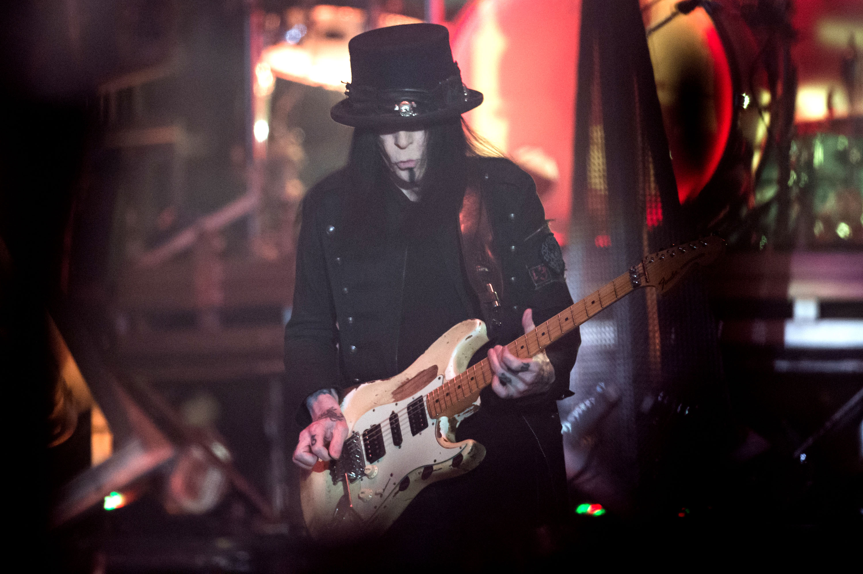 Mötley Crüe Guitarist Mick Mars Announces Retirement