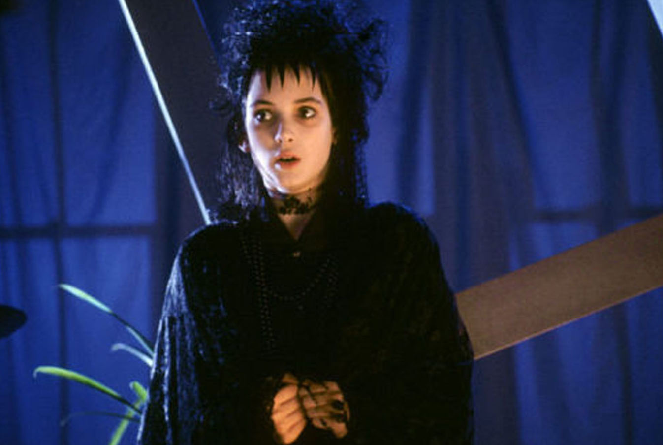 'Beetlejuice 2': First Look At Winona Ryder As Reprised Goth Queen ...