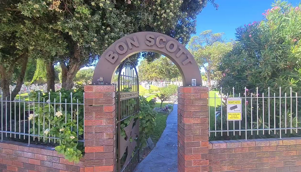 Here's Why The Bon Scott Memorial Gate At Freo Cemetery Are Missing